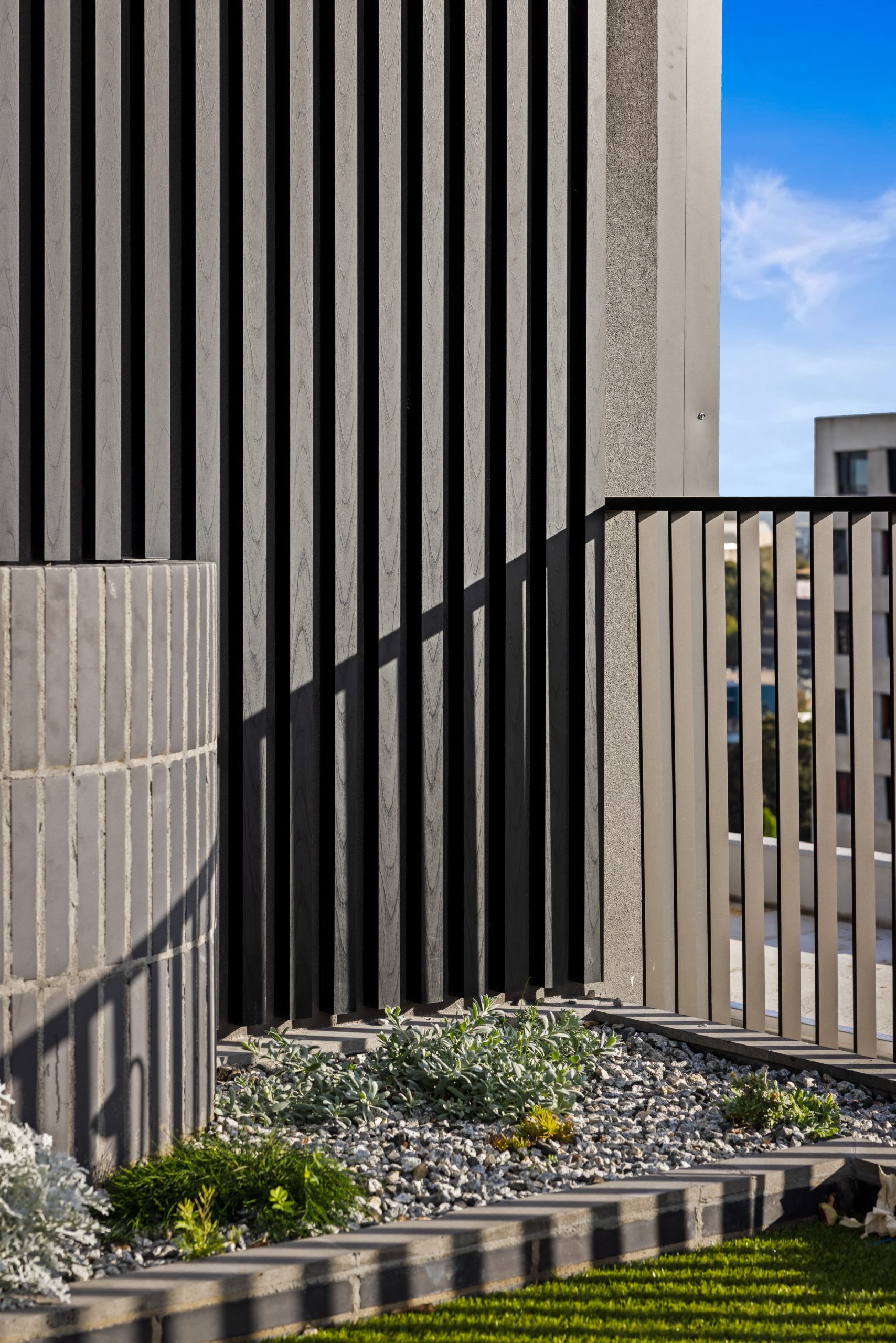 Timber vs Aluminium Cladding | Modinex